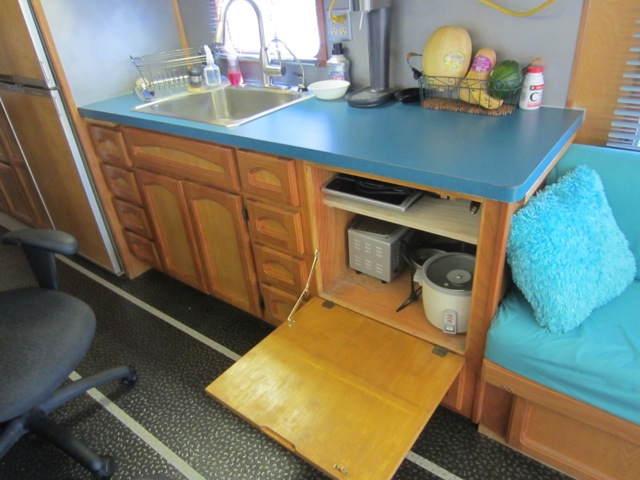 Bus Kitchen & Bathroom Remodel | Technomadia