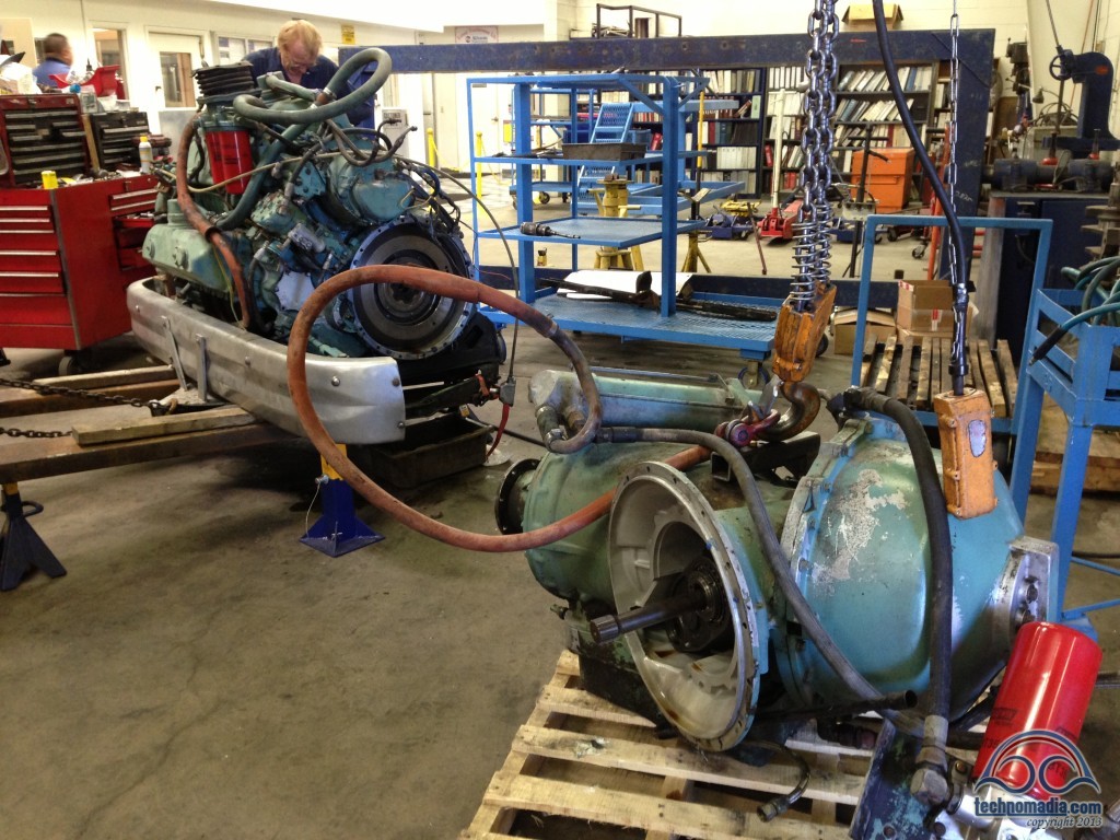 Disassembling and Dissecting a Detroit Diesel 8V-71 | Technomadia