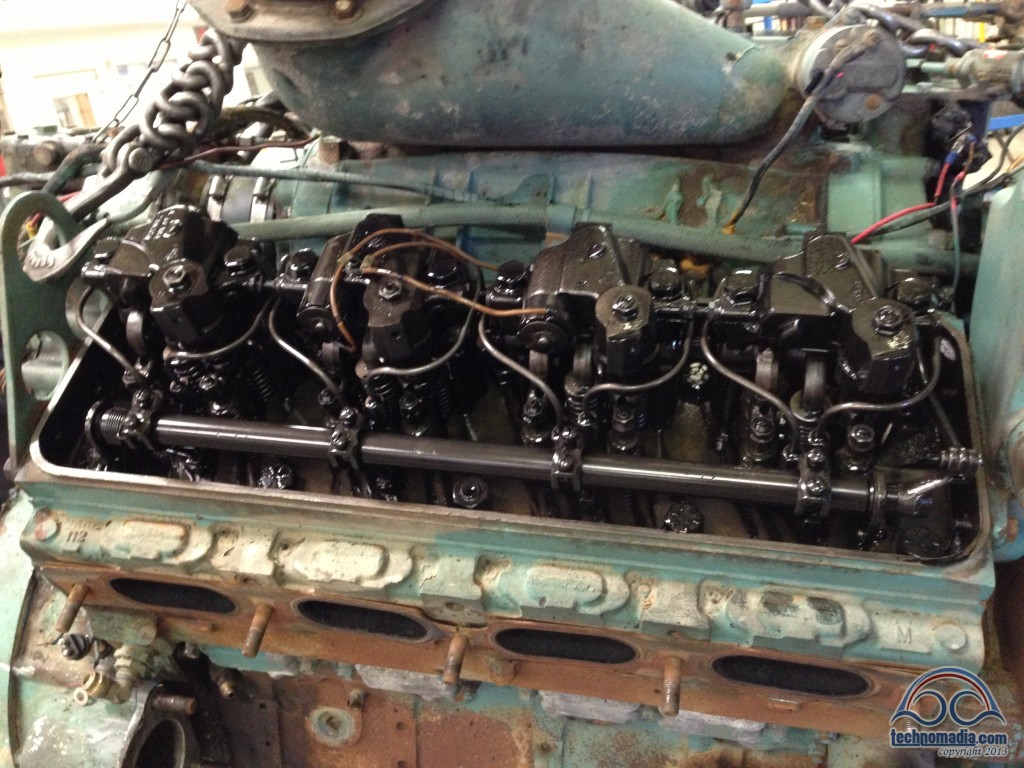Disassembling and Dissecting a Detroit Diesel 8V-71 | Technomadia
