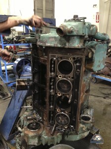 Disassembling and Dissecting a Detroit Diesel 8V-71 | Technomadia