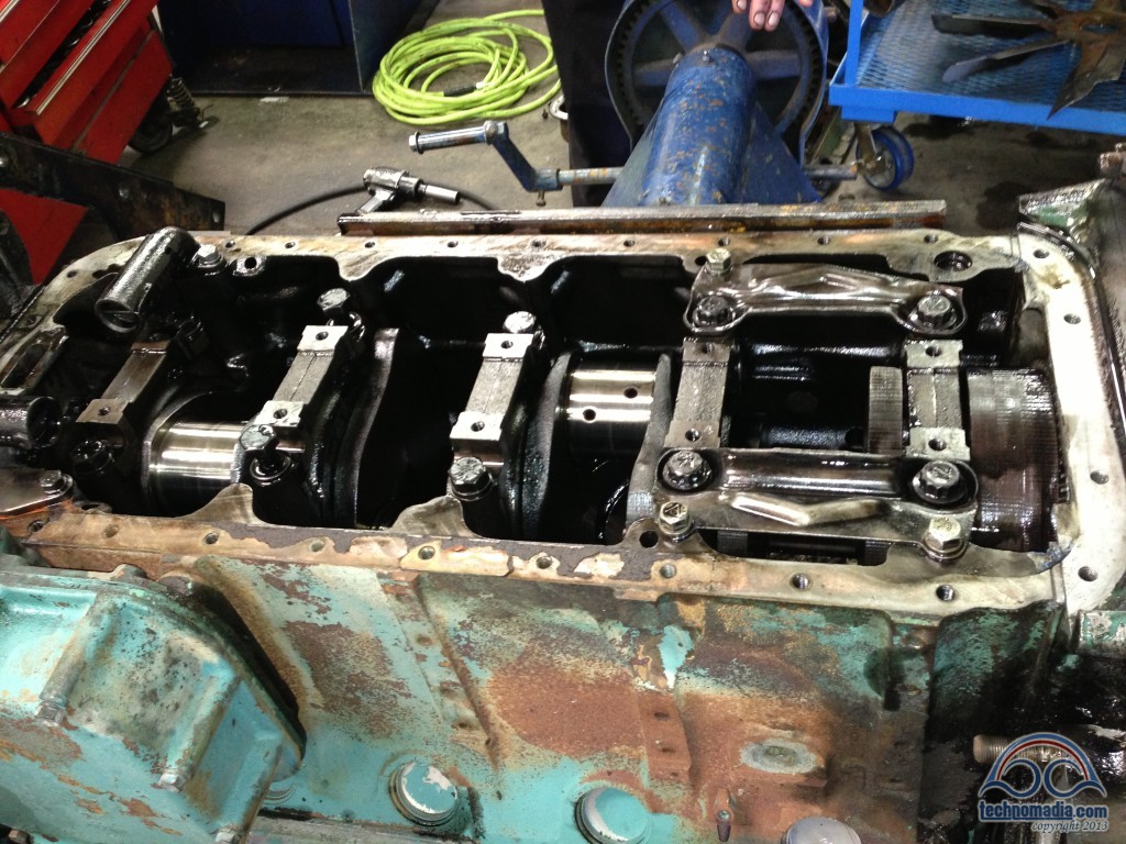 Disassembling and Dissecting a Detroit Diesel 8V-71 | Technomadia
