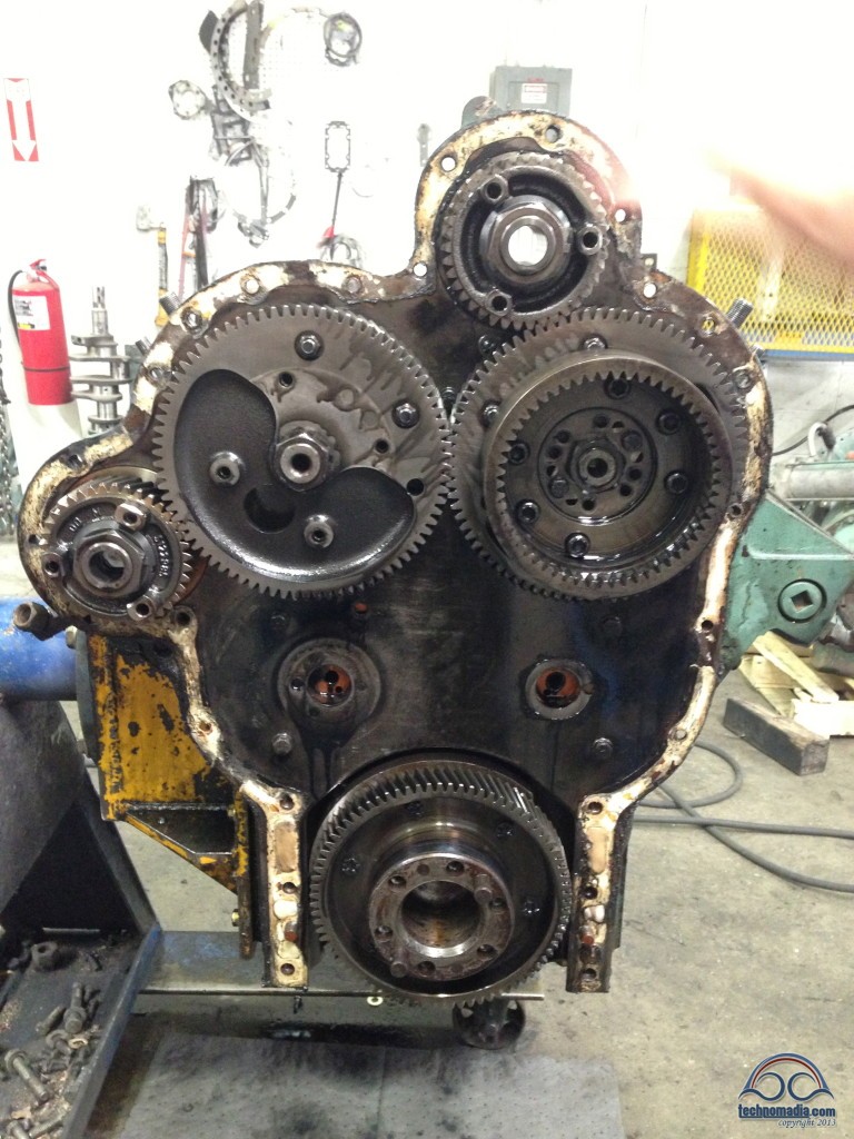 Disassembling and Dissecting a Detroit Diesel 8V-71 | Technomadia