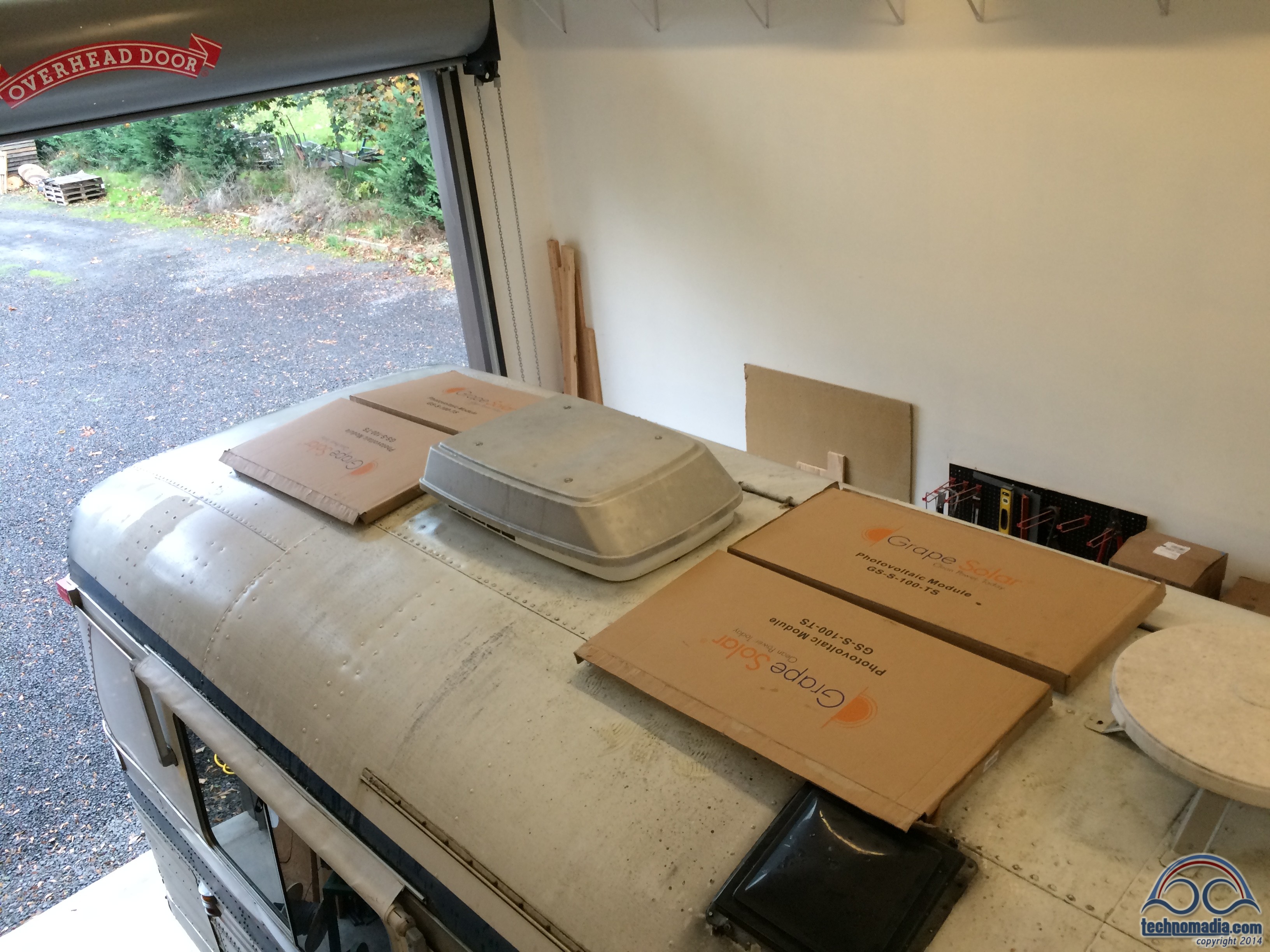 Zephyr is Solar Powered! – 800 Watt RV Bus Roof Solar Install | Technomadia